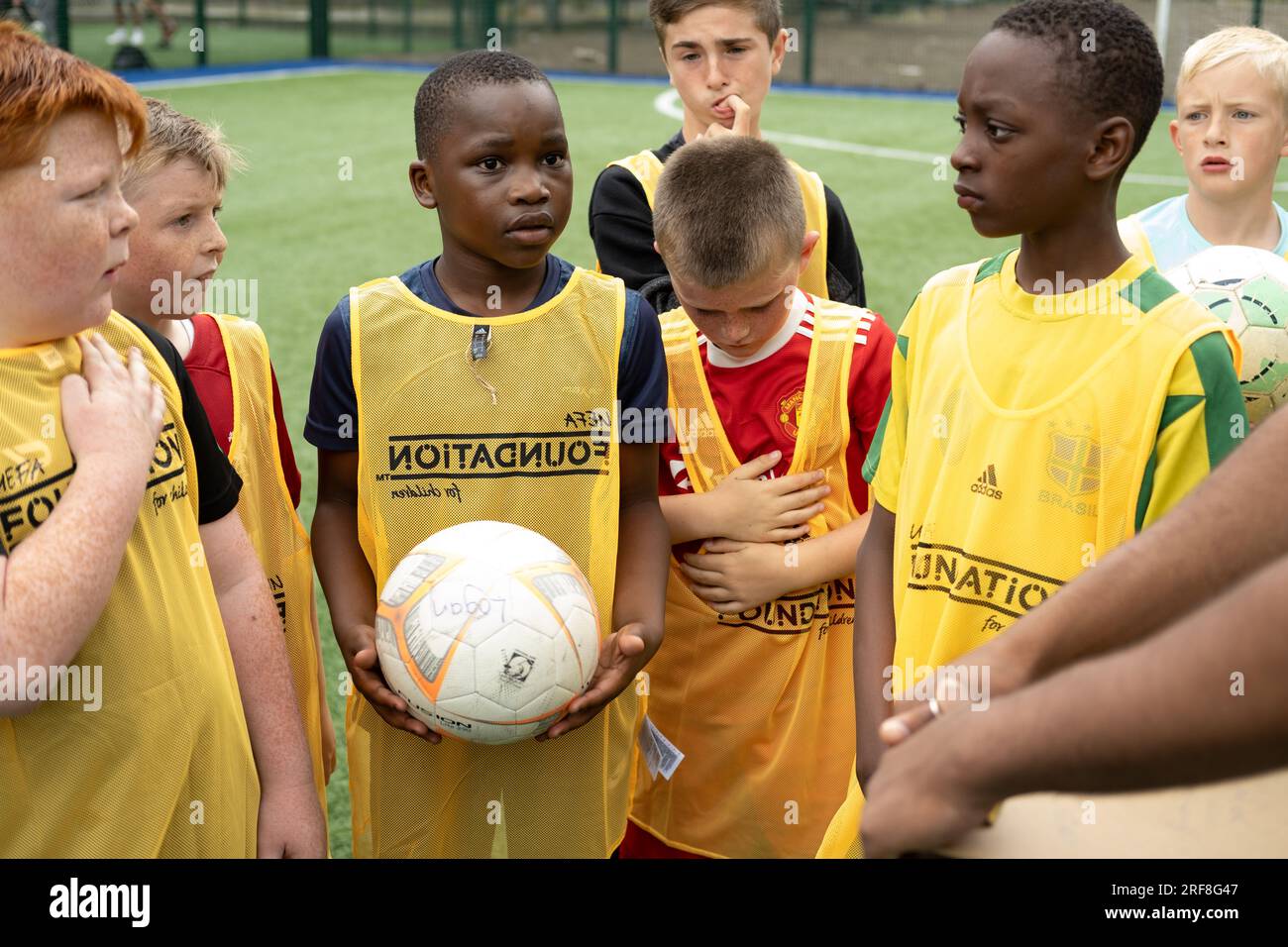 Footballer with kids hi-res stock photography and images - Alamy