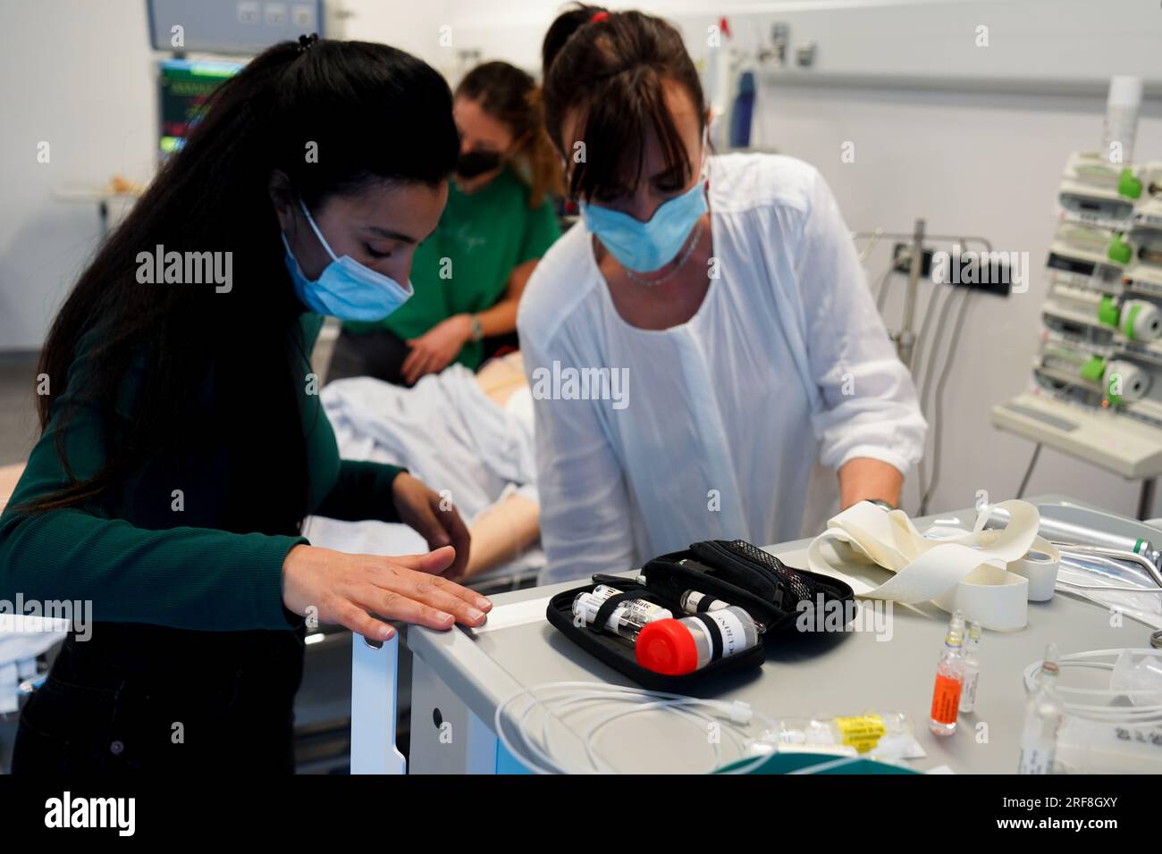 Nurses and emergency nurses undergo training at School of Medicine on ...