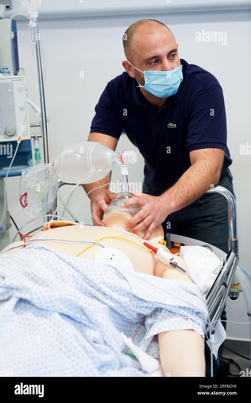 Nurses and emergency nurses undergo training at School of Medicine on ...