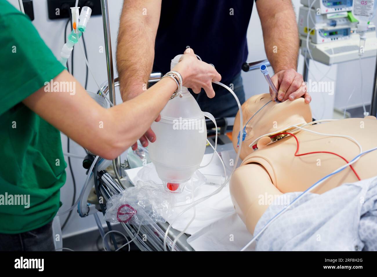 Nurses and emergency nurses undergo training at School of Medicine on ...