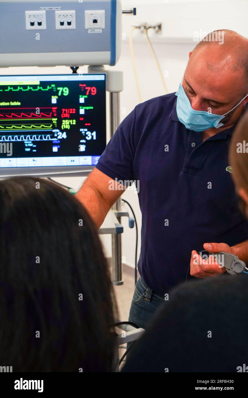 Nurses and emergency nurses undergo training at School of Medicine on ...
