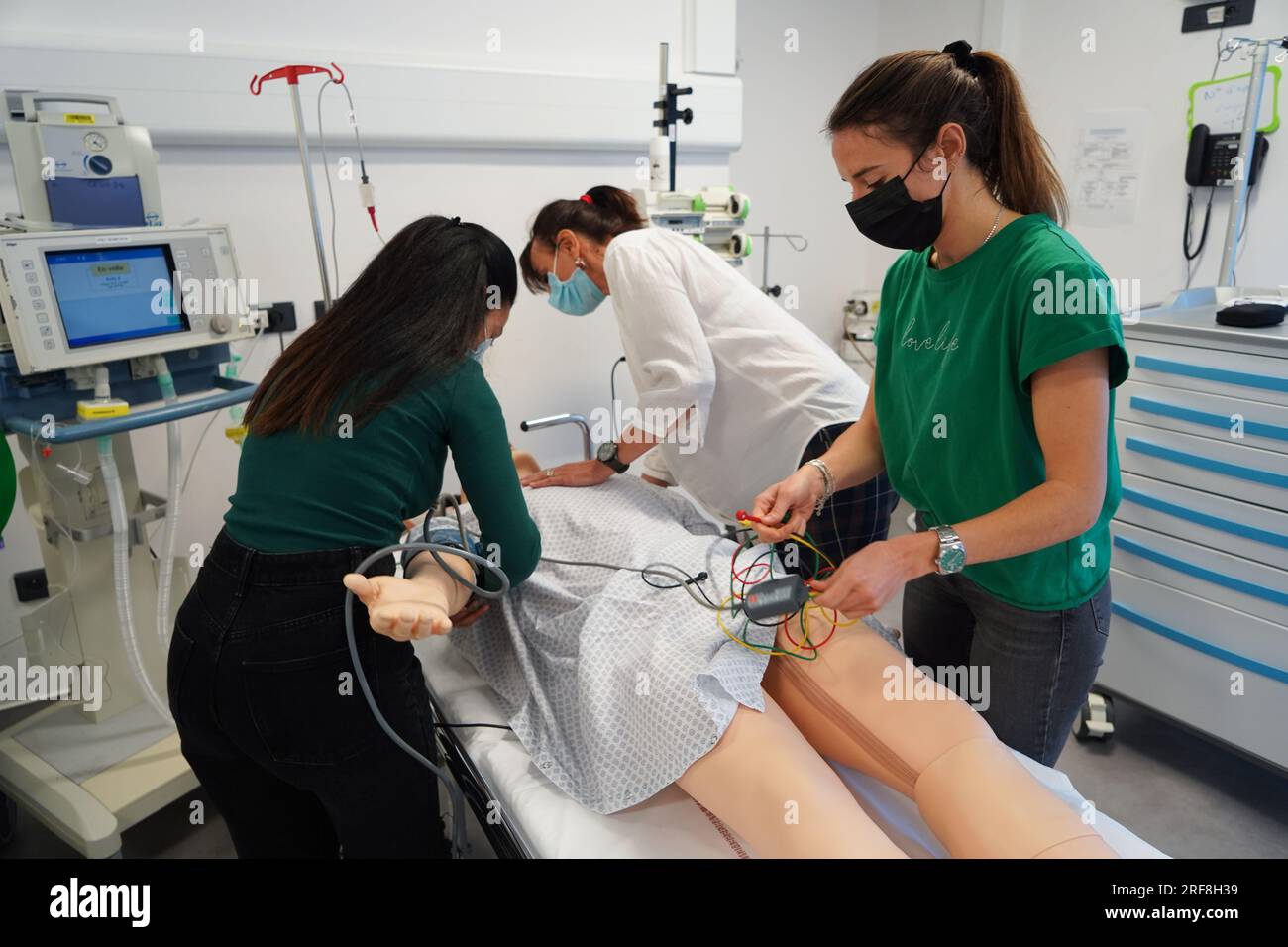 Nurses and emergency nurses undergo training at School of Medicine on ...