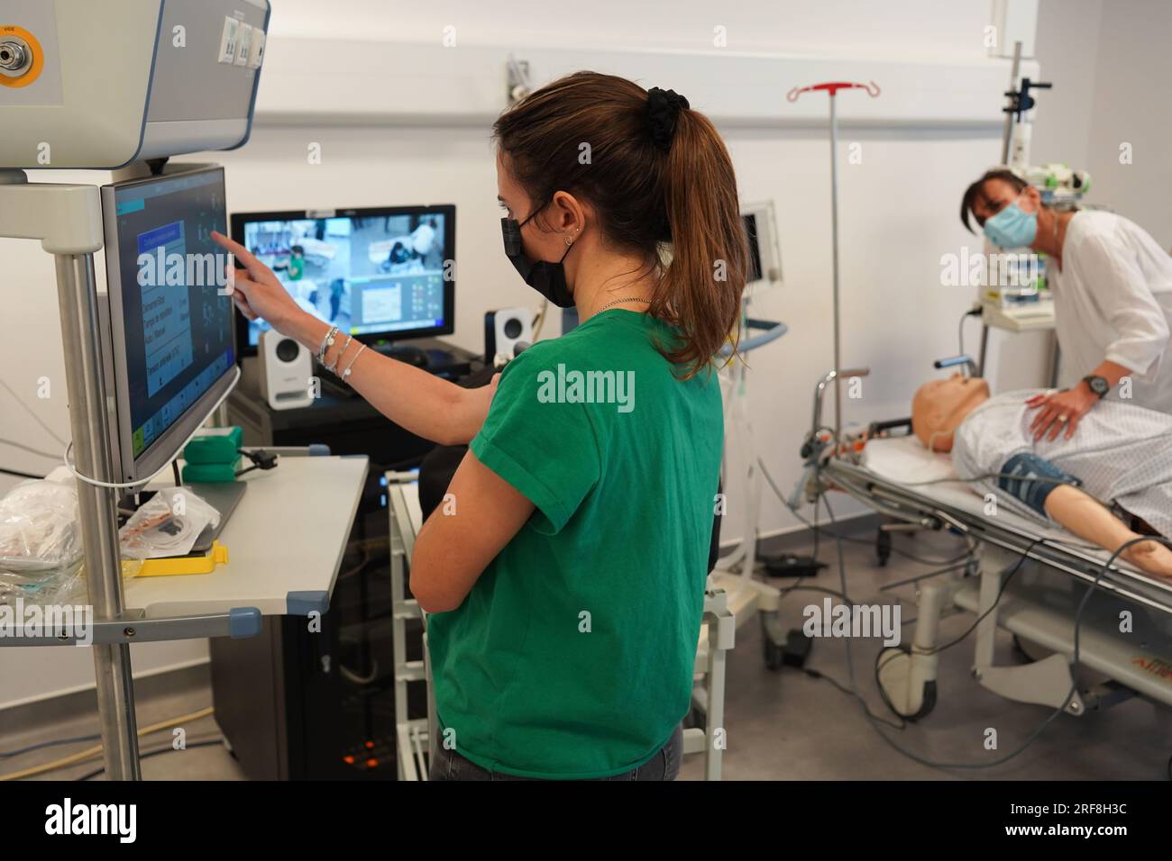 Nurses and emergency nurses undergo training at School of Medicine on ...