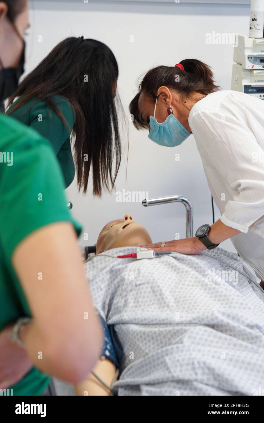 Nurses and emergency nurses undergo training at School of Medicine on ...