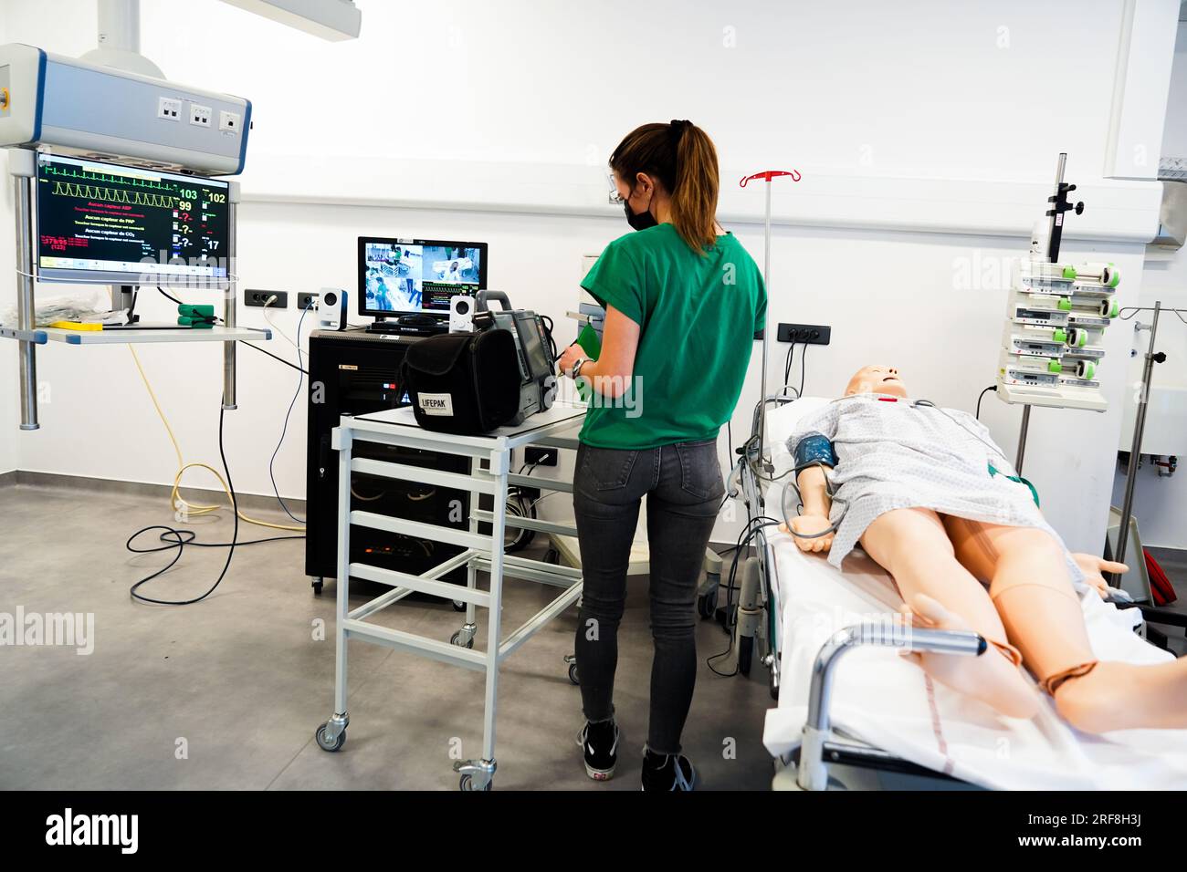 Nurses and emergency nurses undergo training at School of Medicine on ...