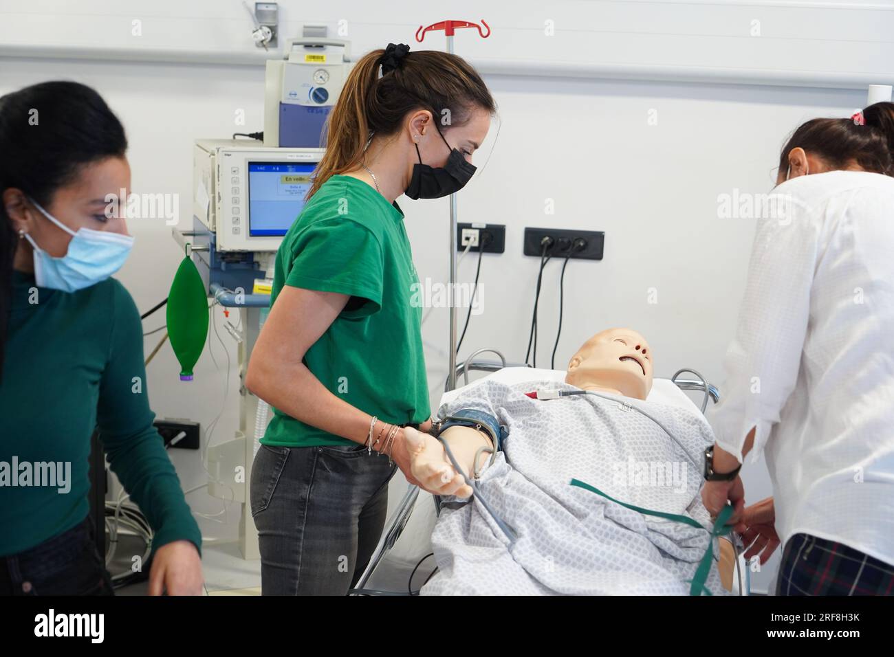 Nurses and emergency nurses undergo training at School of Medicine on ...