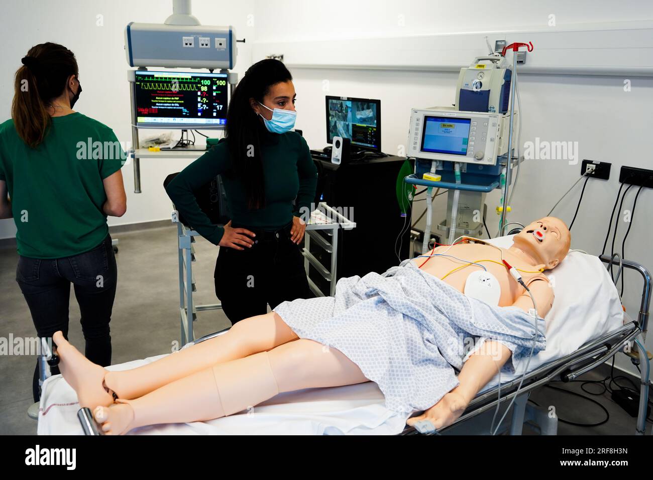 Nurses and emergency nurses undergo training at School of Medicine on ...