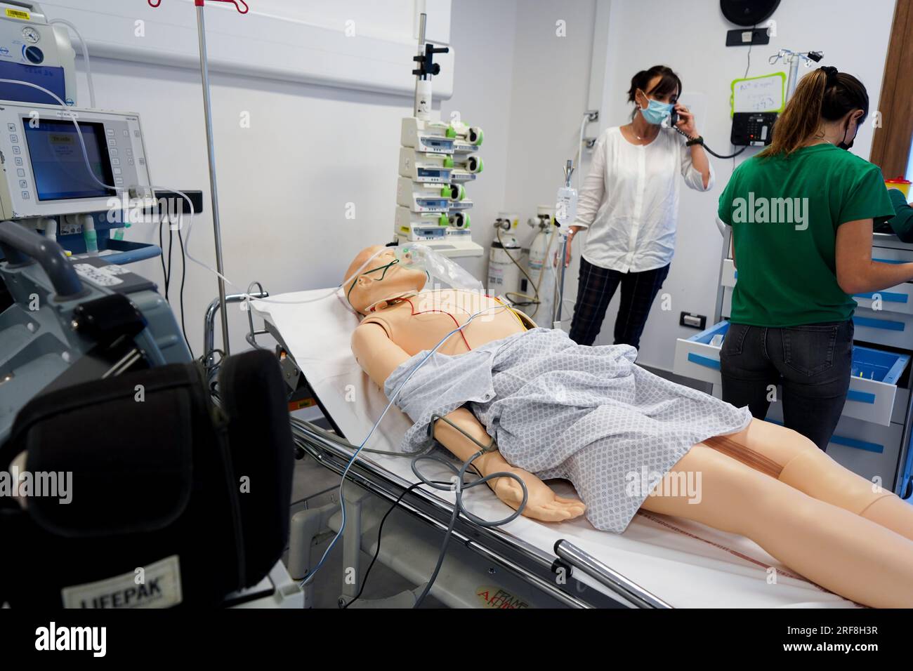 Nurses and emergency nurses undergo training at School of Medicine on ...