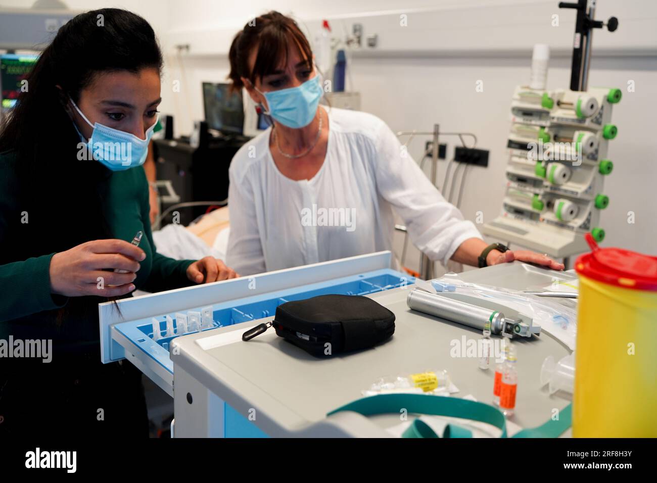 Nurses and emergency nurses undergo training at School of Medicine on ...