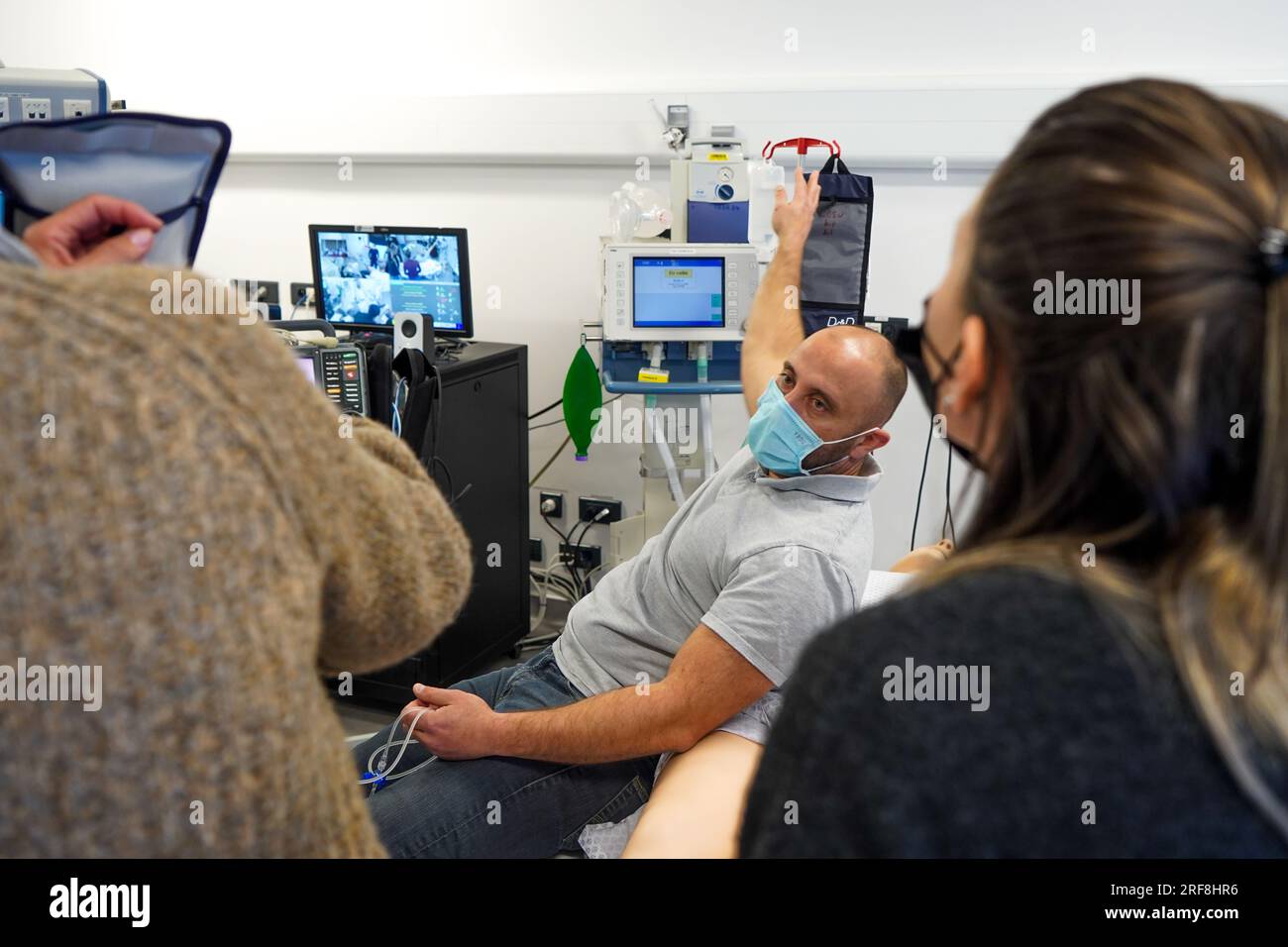 Nurses and emergency nurses undergo training at School of Medicine on ...