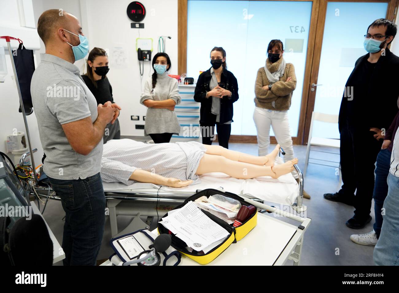 Nurses and emergency nurses undergo training at School of Medicine on ...