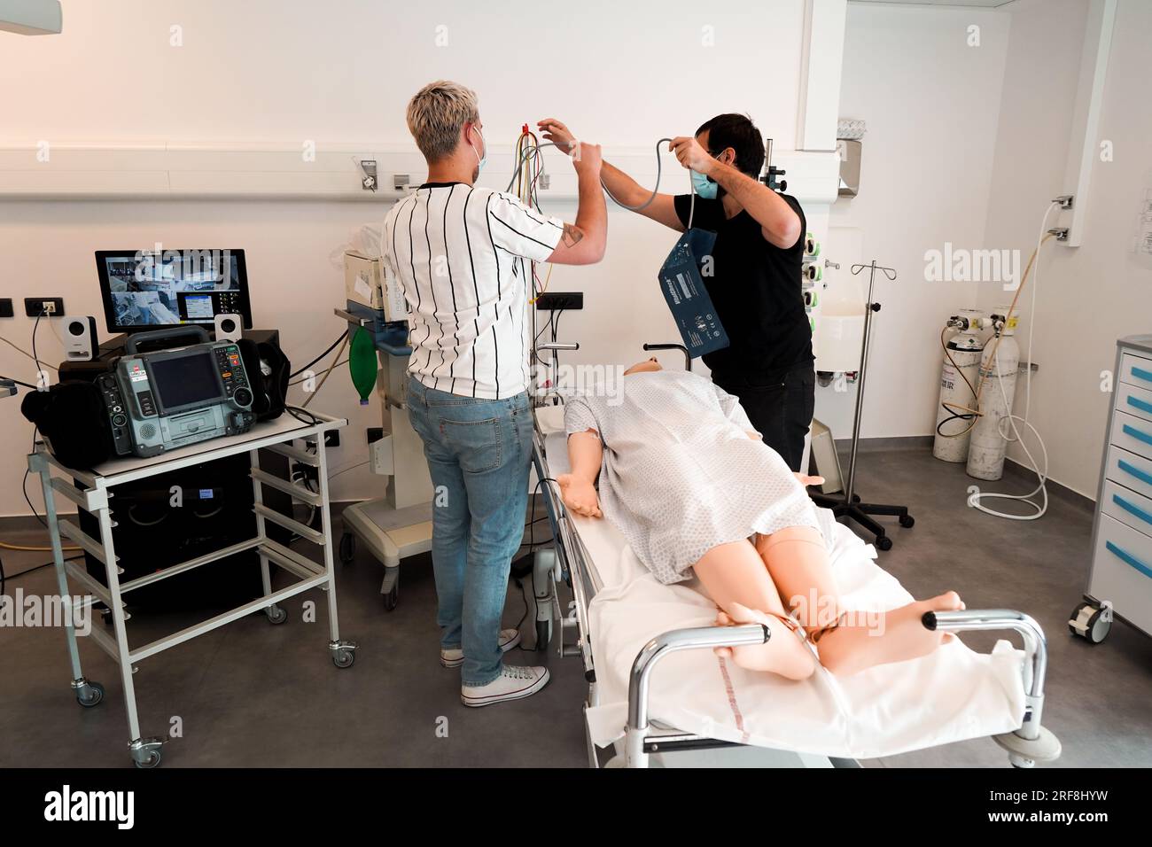 Nurses and emergency nurses undergo training at School of Medicine on ...