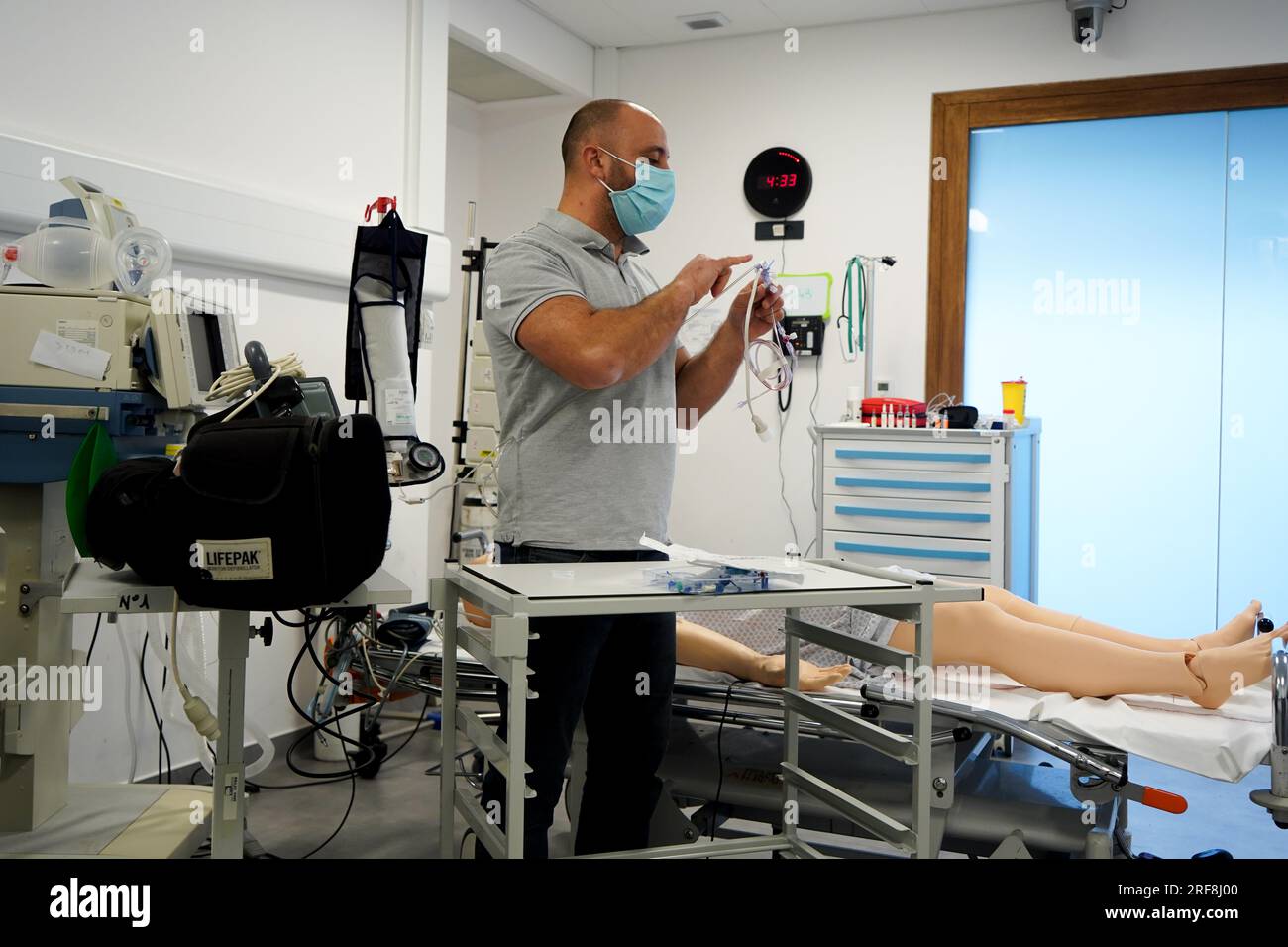Nurses and emergency nurses undergo training at School of Medicine on ...