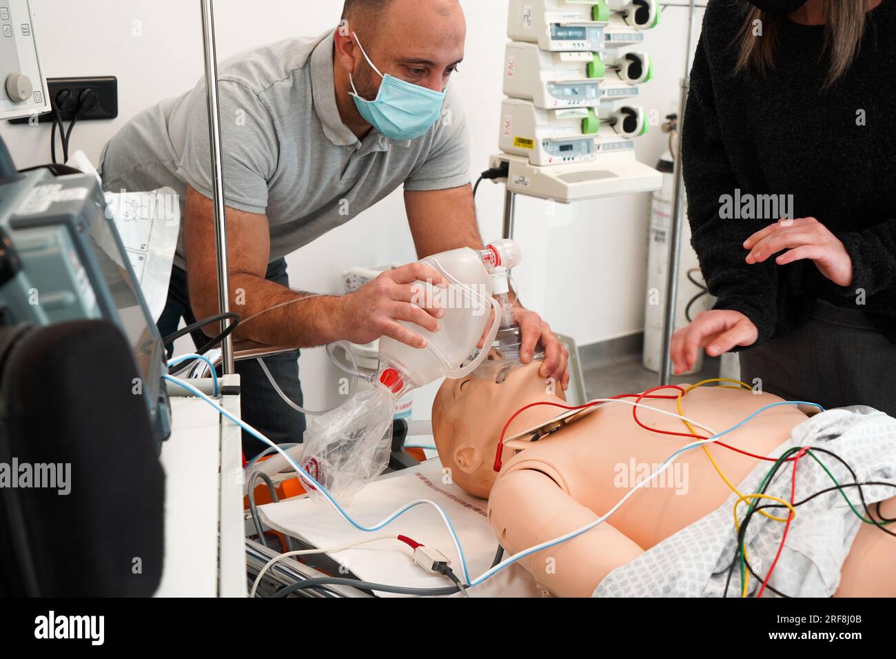 Nurses and emergency nurses undergo training at School of Medicine on emergency procedures and ...