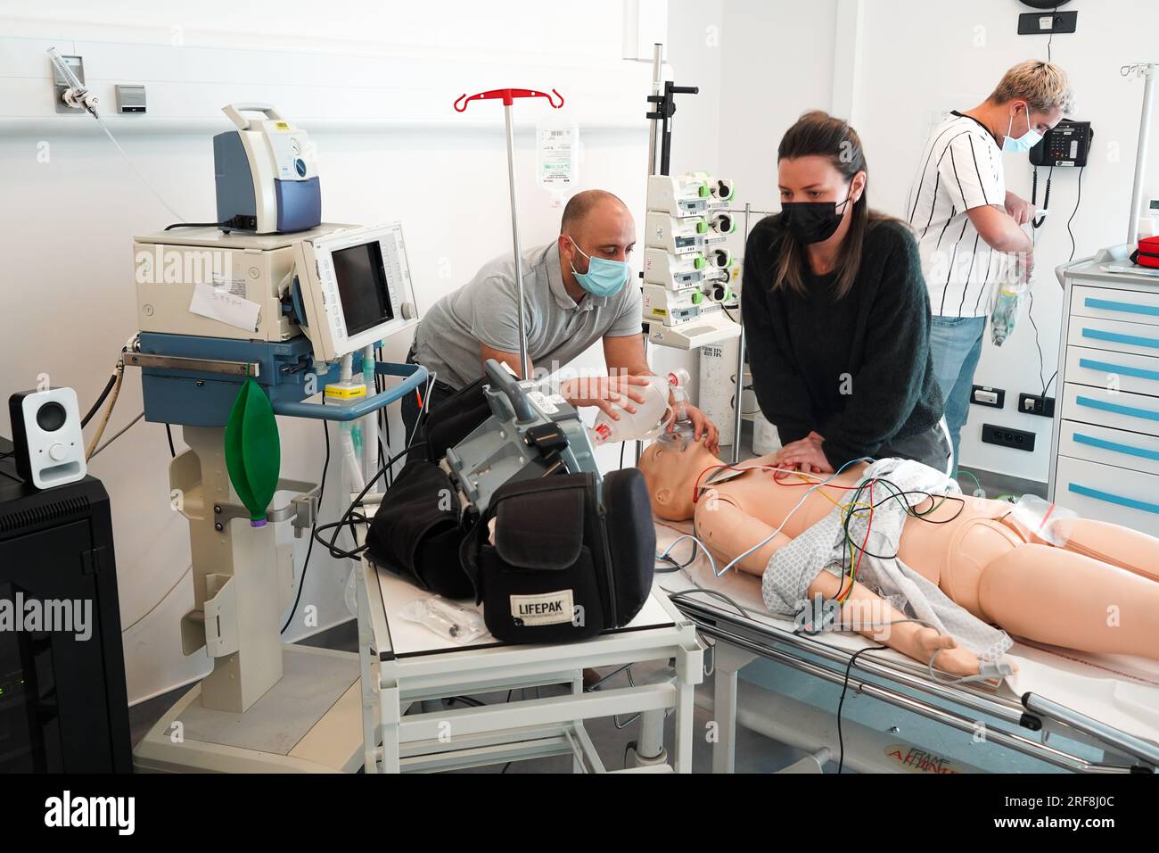 Nurses and emergency nurses undergo training at School of Medicine on ...