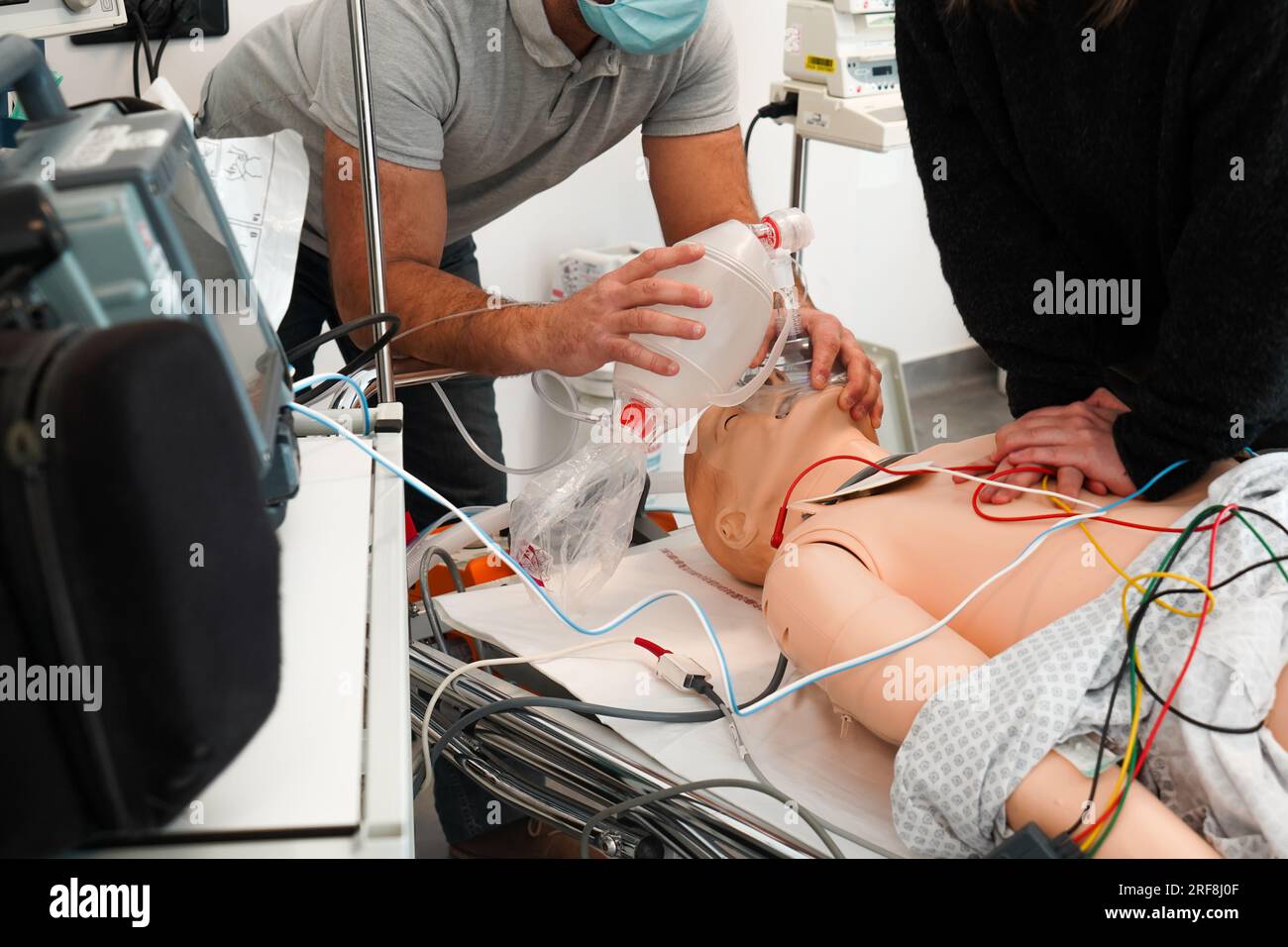 Nurses and emergency nurses undergo training at School of Medicine on emergency procedures and ...