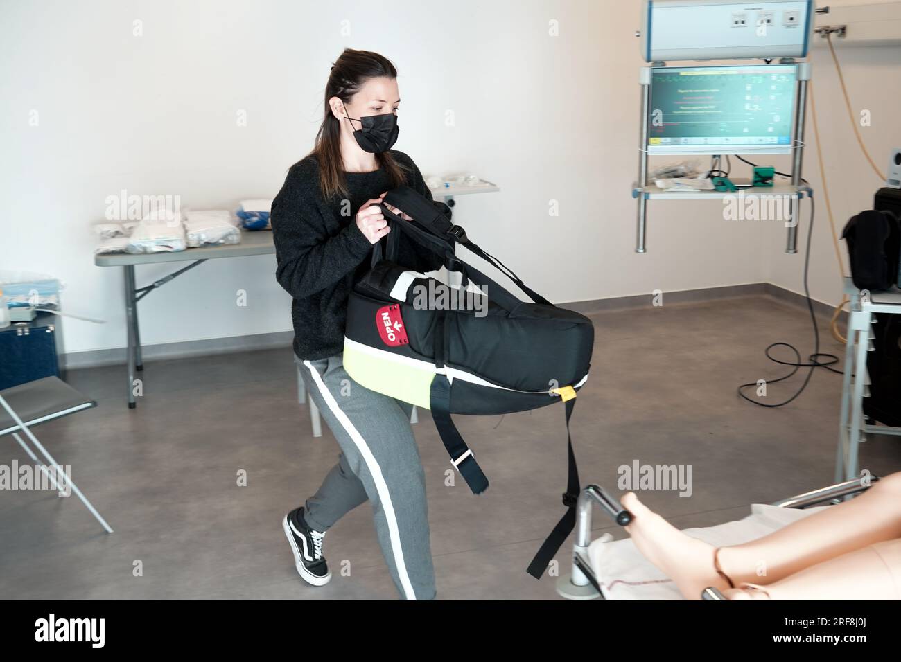 Nurses and emergency nurses undergo training at School of Medicine on ...