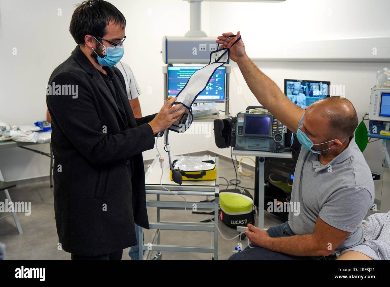 Intraosseous infusion hi-res stock photography and images - Alamy