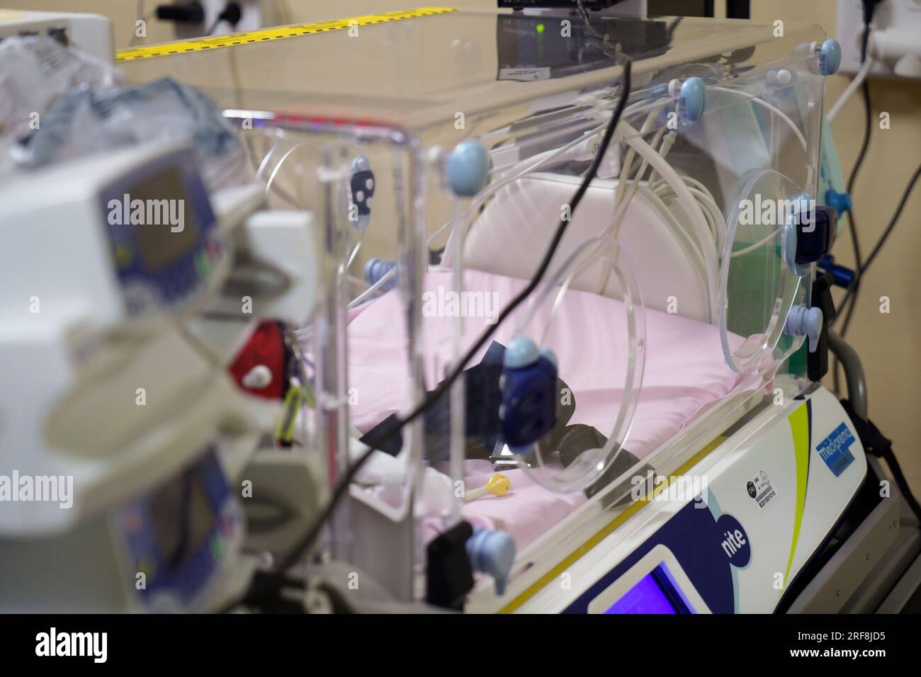 A hospital-based emergency service operates 24 hours a day, 7 days a ...