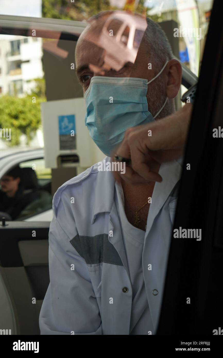 A hospital-based emergency service operates 24 hours a day, 7 days a ...