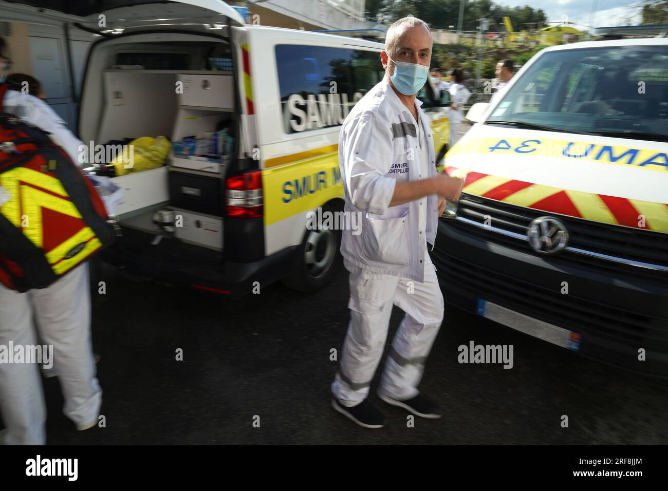 A hospital-based emergency service operates 24 hours a day, 7 days a ...