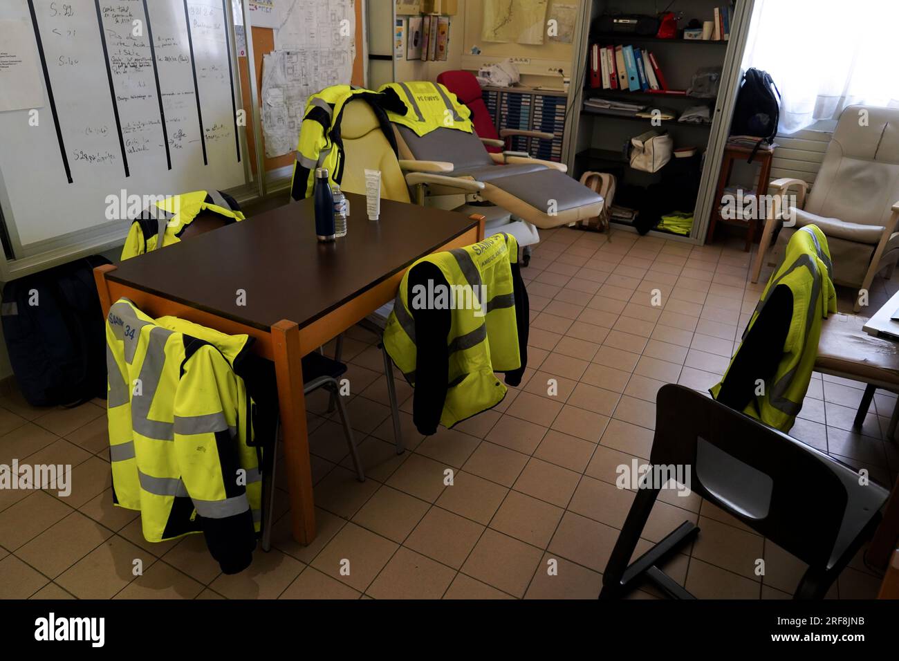 A hospital-based emergency service operates 24 hours a day, 7 days a ...