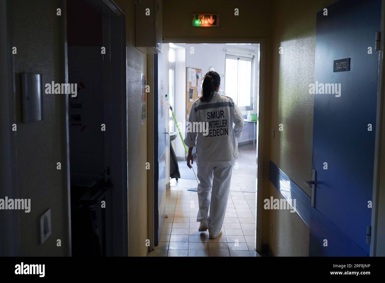 A hospital-based emergency service operates 24 hours a day, 7 days a ...