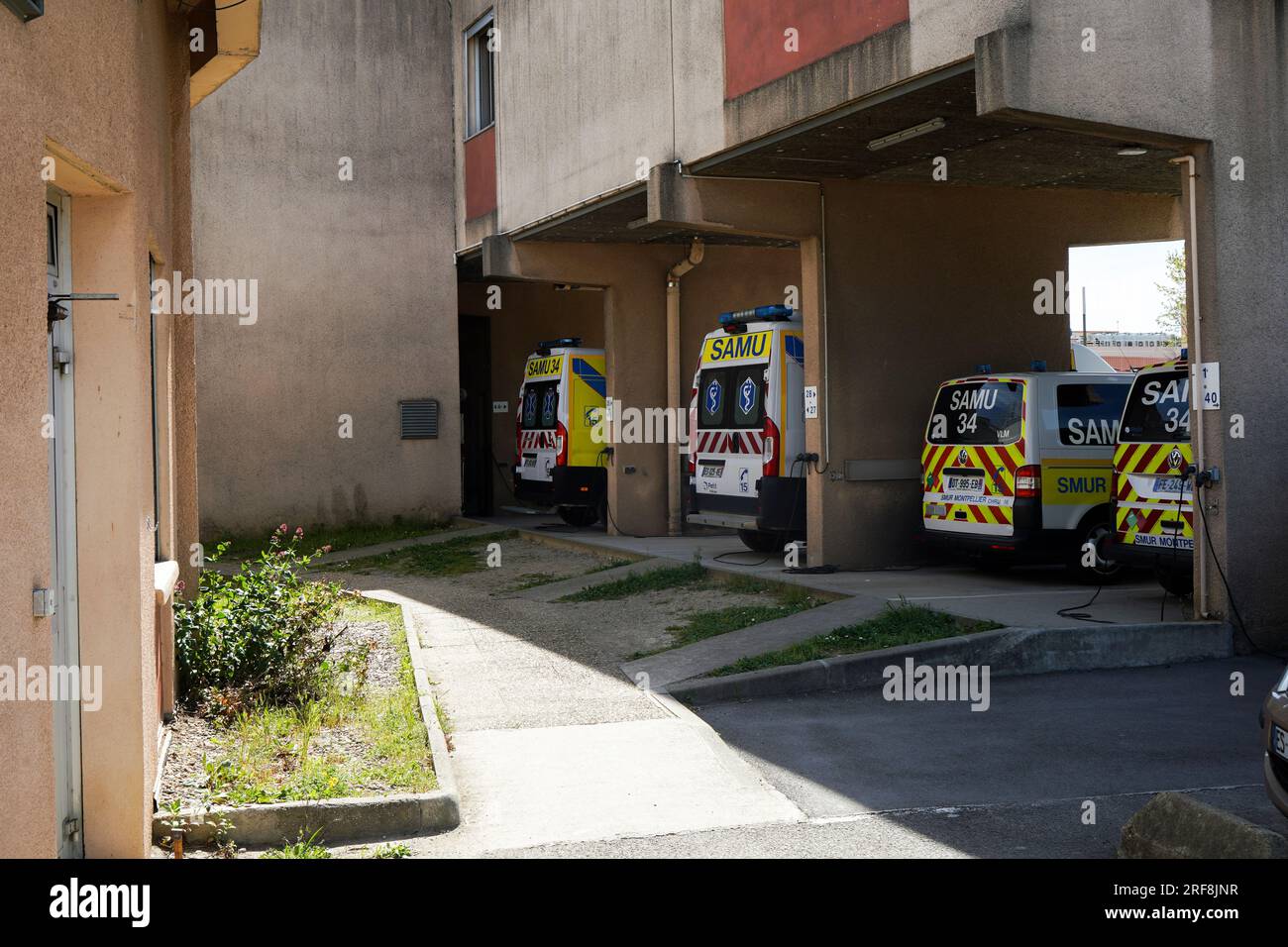 A hospital-based emergency service operates 24 hours a day, 7 days a ...