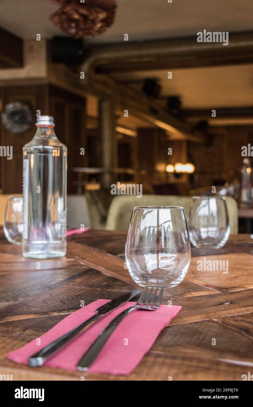 Waiting guests hi-res stock photography and images - Alamy