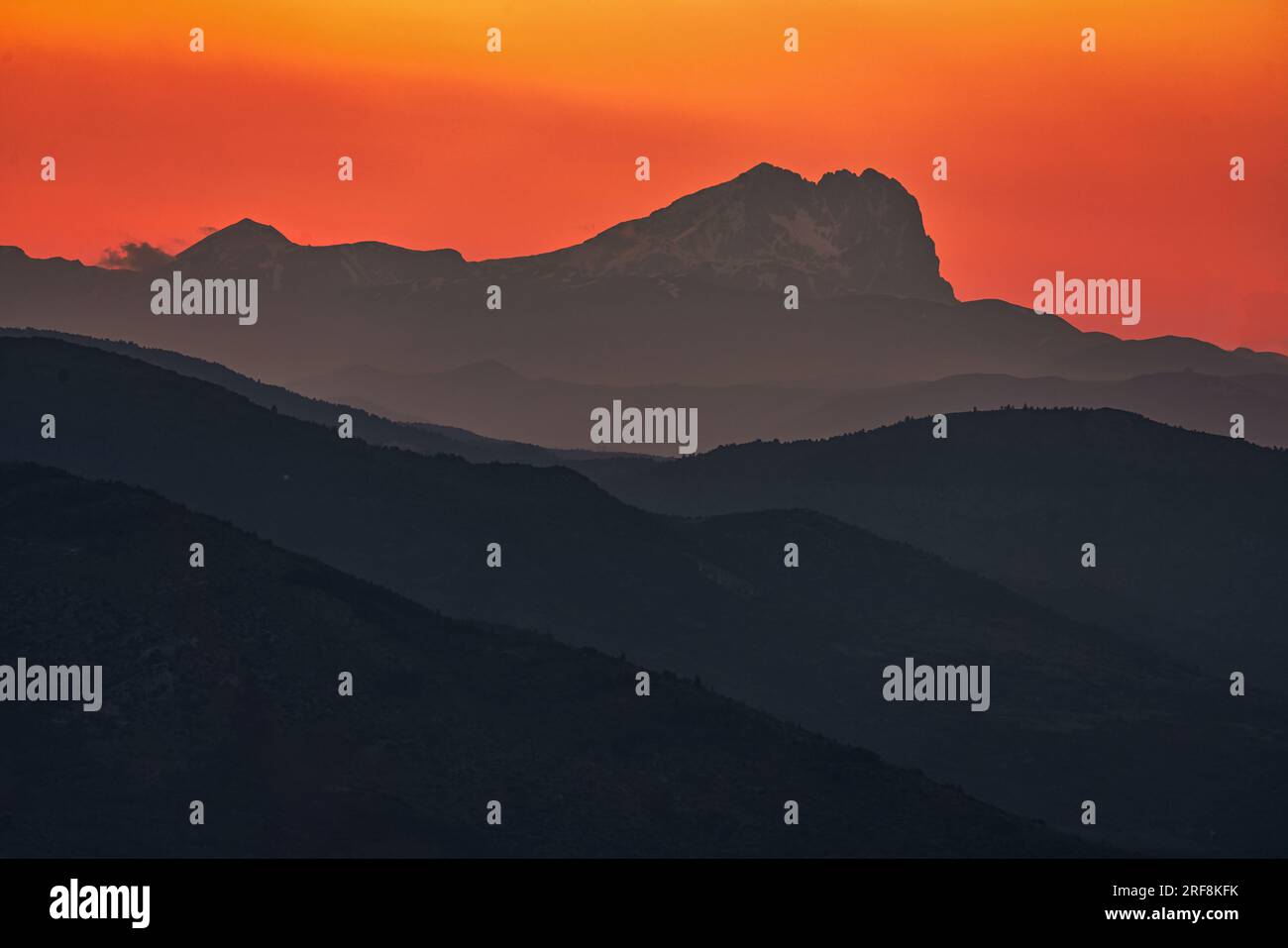 Layers of hills hi-res stock photography and images - Alamy