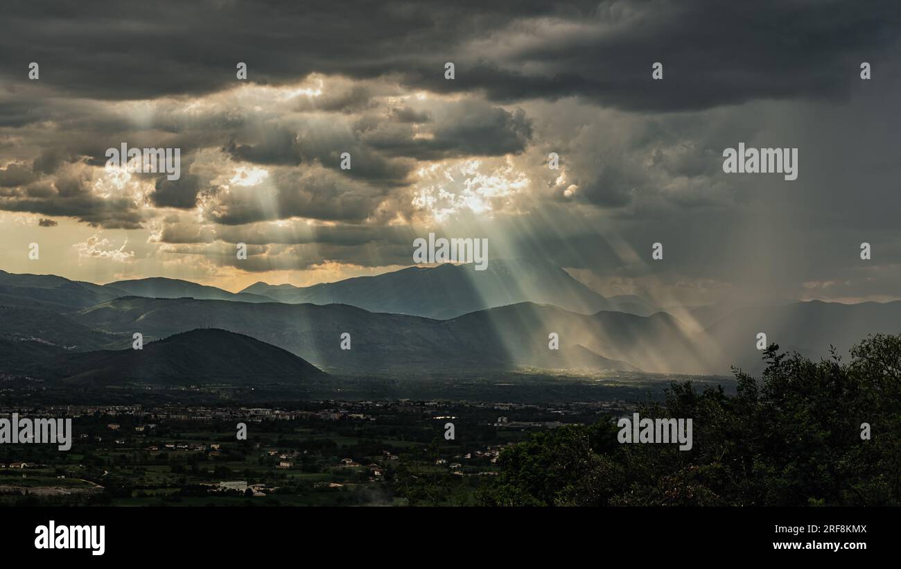 Beautiful sunset colours in the sky hi-res stock photography and images ...