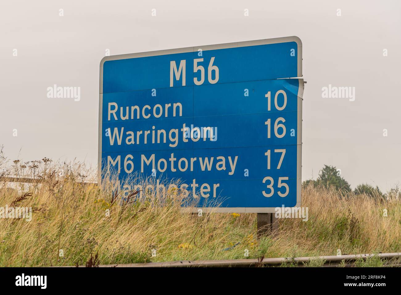 M6 motorway sign hi-res stock photography and images - Alamy