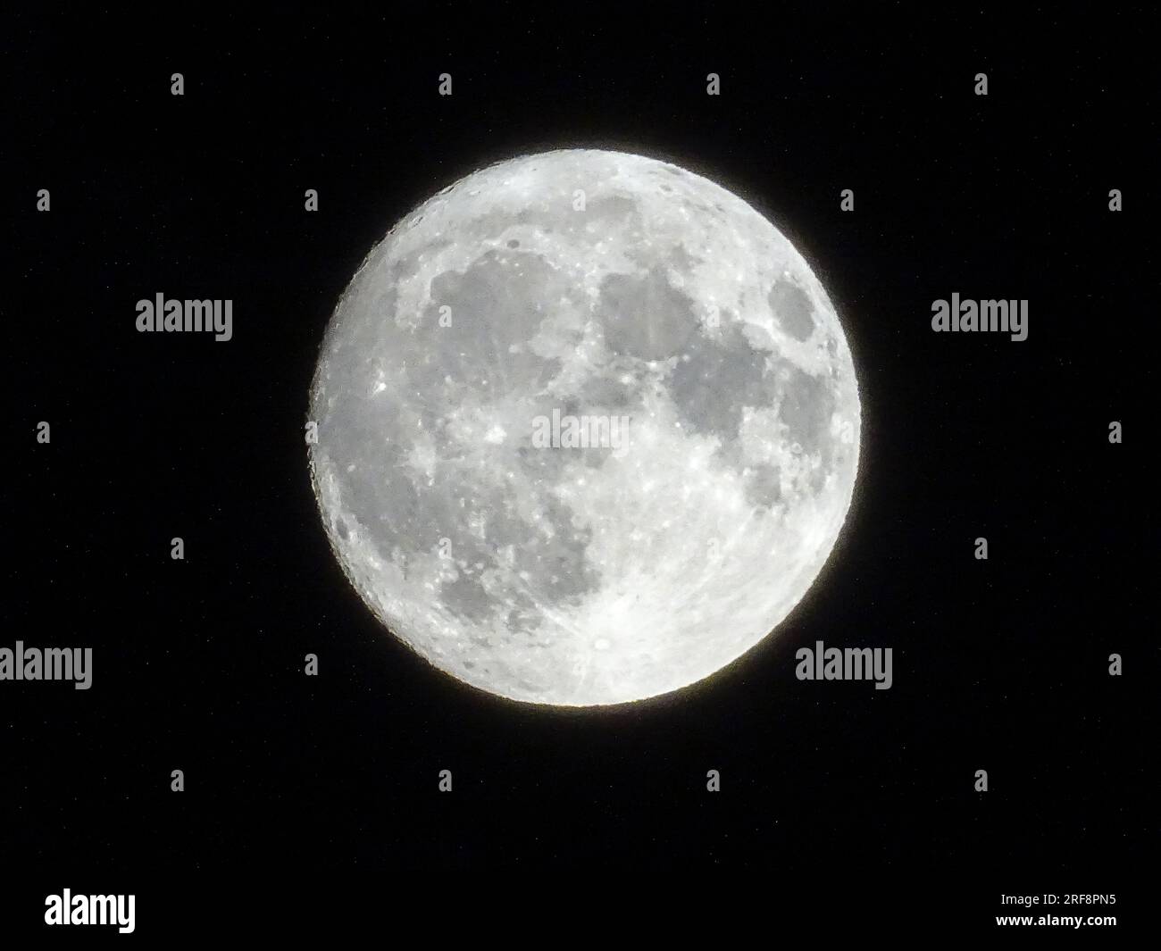 Zoom to the moon. The moon seen at night Stock Photo - Alamy