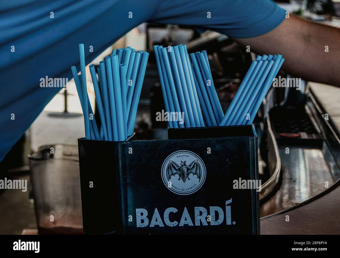 Straws at a bar hi-res stock photography and images - Alamy