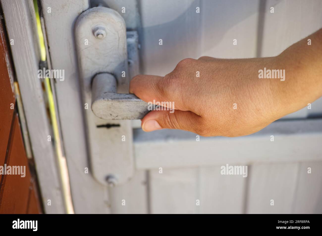 Metal gate door hi-res stock photography and images - Alamy