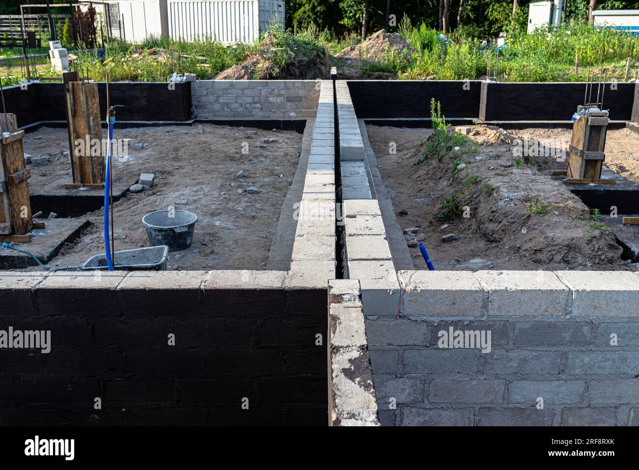 Concrete footings reinforcing steel hi-res stock photography and images ...