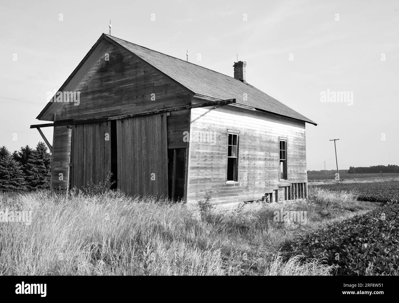 Vintage weathered and worn wood farm barn building Stock Photo - Alamy
