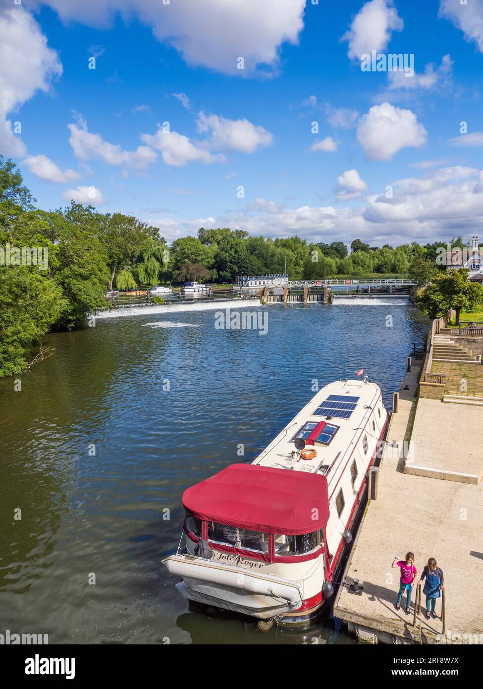 Goring Lock, Narrow Boat, River Thames, Goring-on-Thames, Reading ...