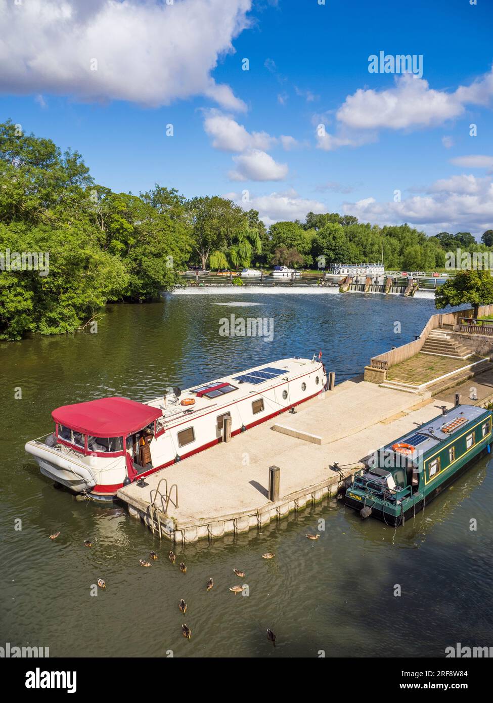 Goring Lock, Narrow Boat, River Thames, Goring-on-Thames, Reading ...
