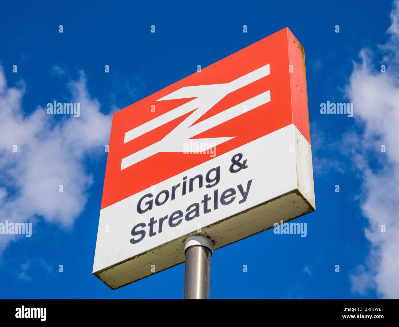 Goring and streatley station hi-res stock photography and images - Alamy