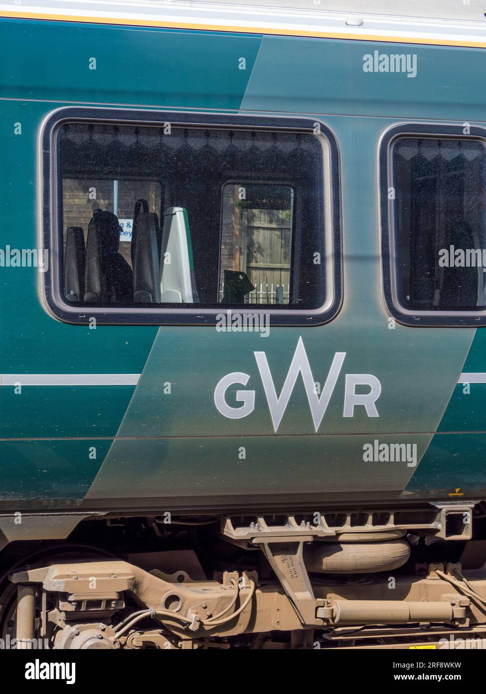 GWR Train, Goring and Streatley Railway Station, Goring-on-Thames ...