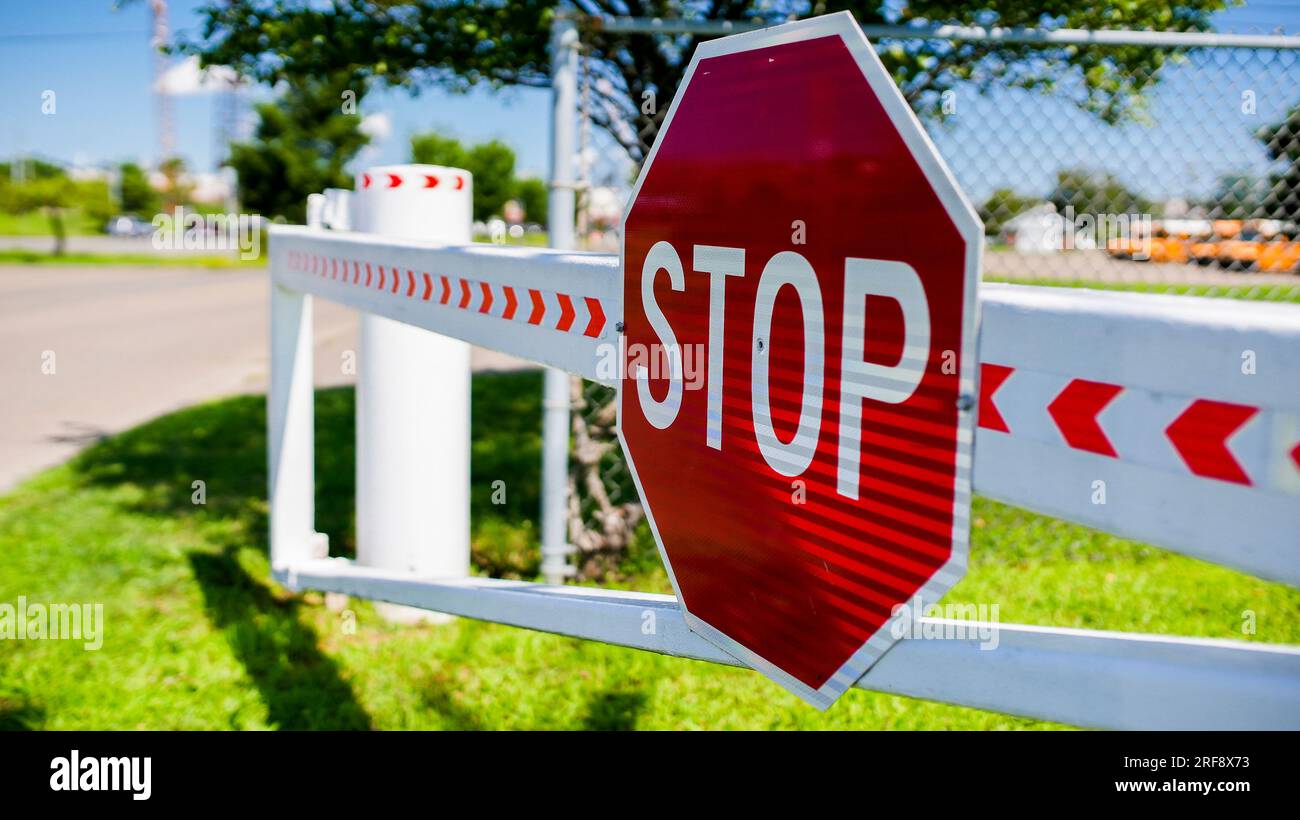 Stop sign symbol hi-res stock photography and images - Alamy