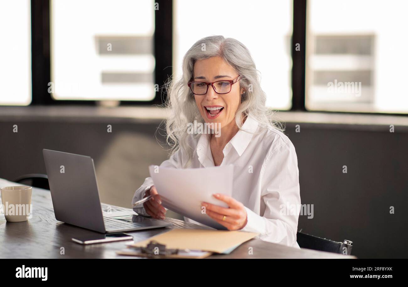 Work resumes hi-res stock photography and images - Alamy