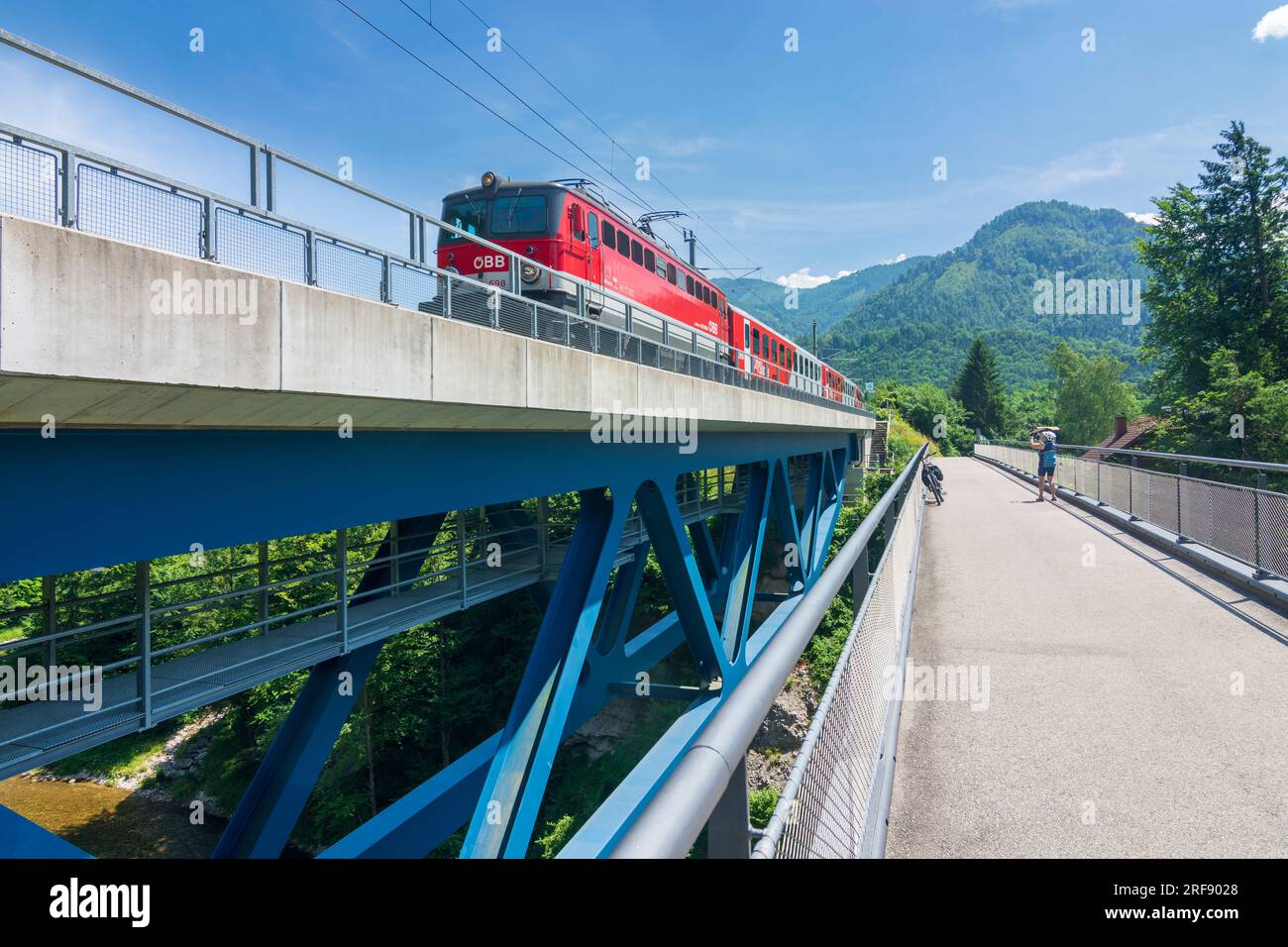 St. Pankraz: railway bridge Erste Teichlflußbrücke, river Teichl at ...