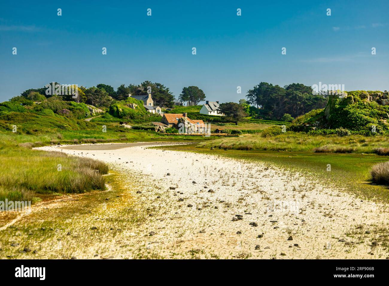 On the road in beautiful Brittany with all its highlights - France ...
