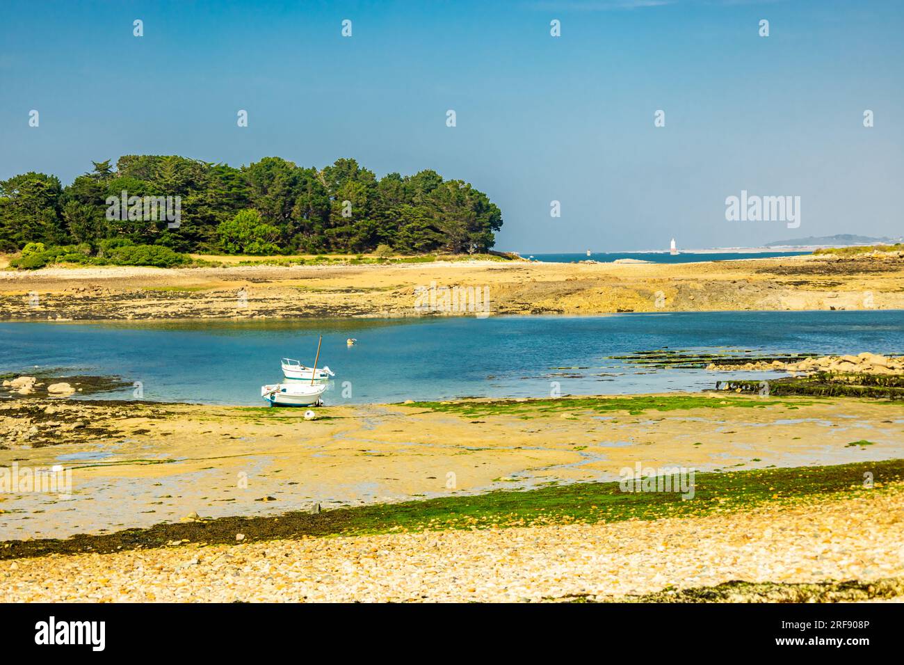 On the road in beautiful Brittany with all its highlights - France ...