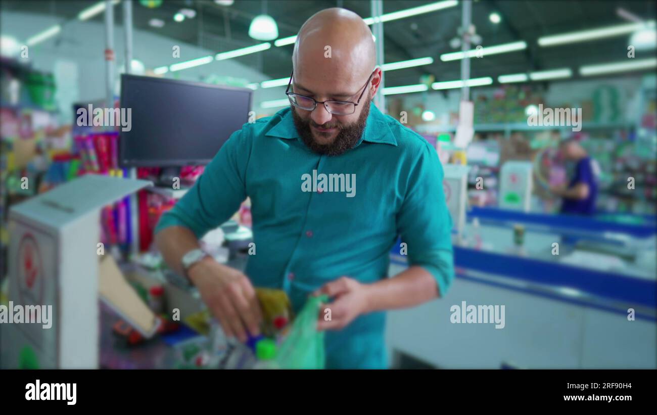 Bagging grocery checkout hi-res stock photography and images - Alamy