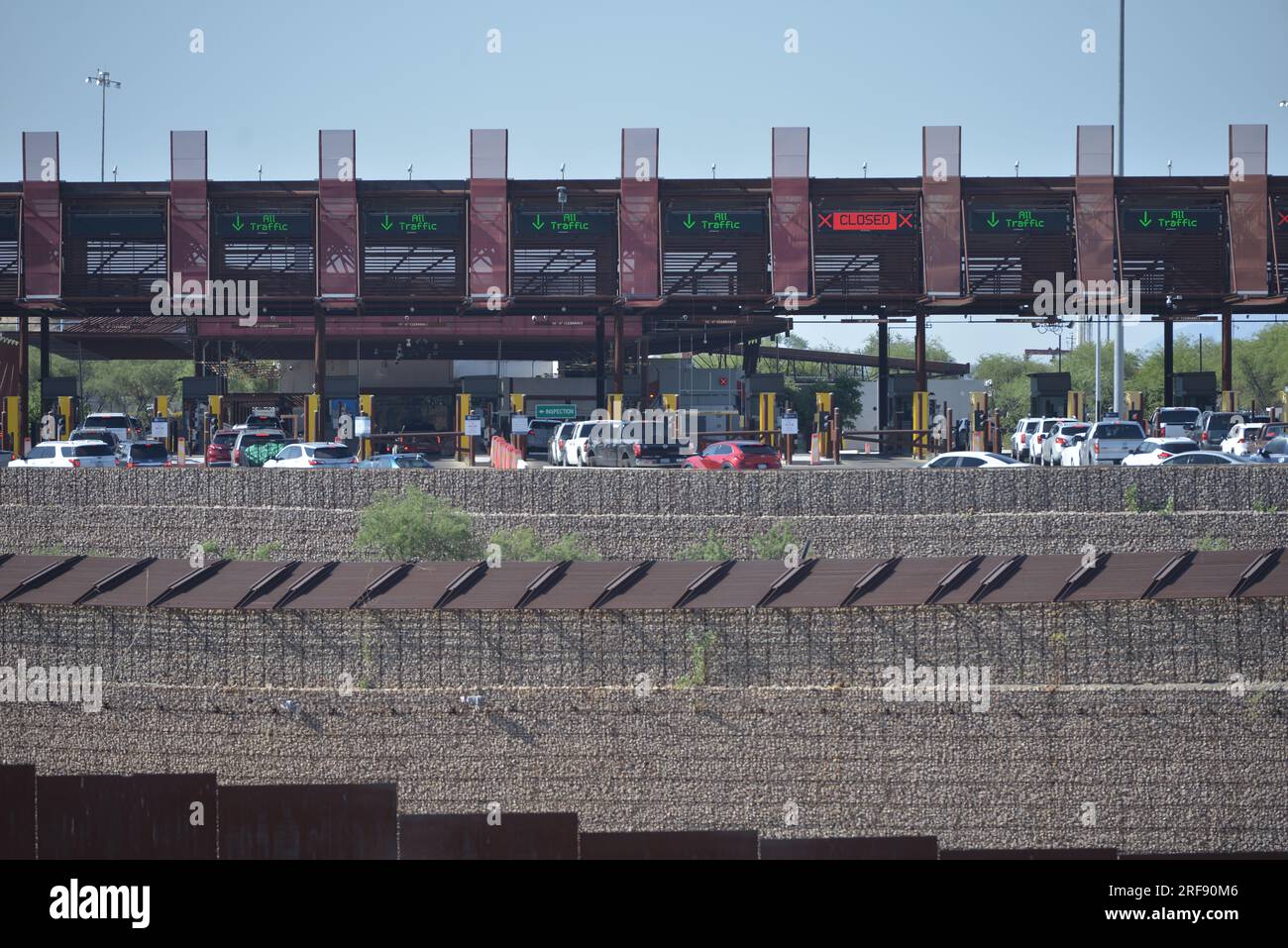 Garita Mariposa and customs in Nogales, Sonora Mexico and to the north ...