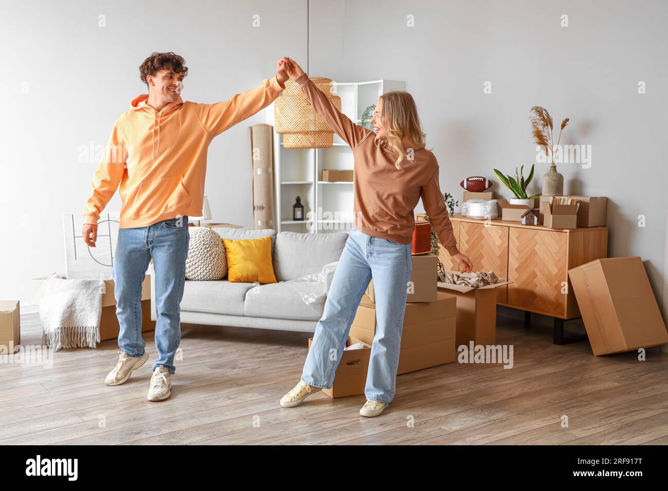 Boxes dance moving house hi-res stock photography and images - Alamy