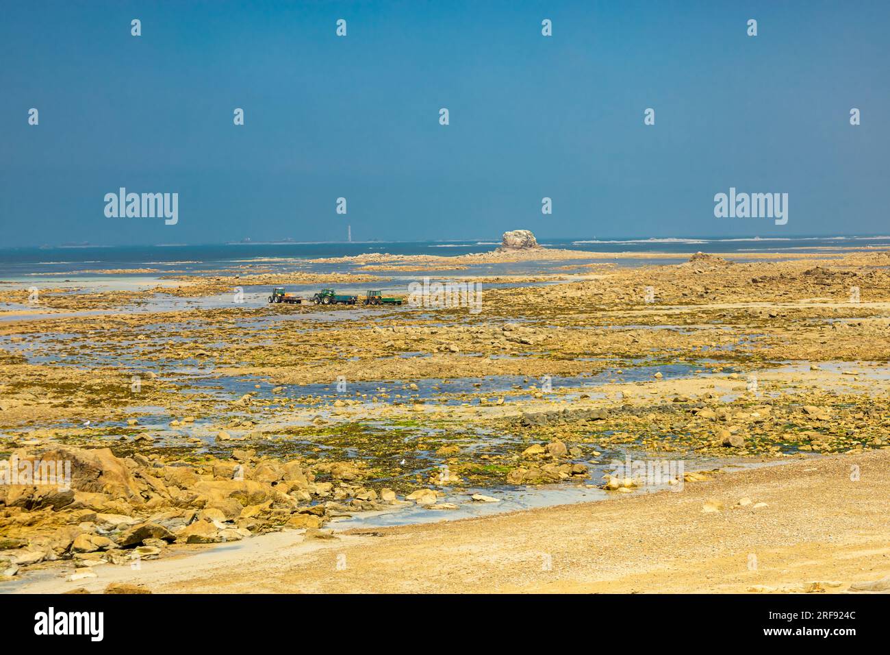Small discovery tour to the peninsula Sillon de Talbert in beautiful ...